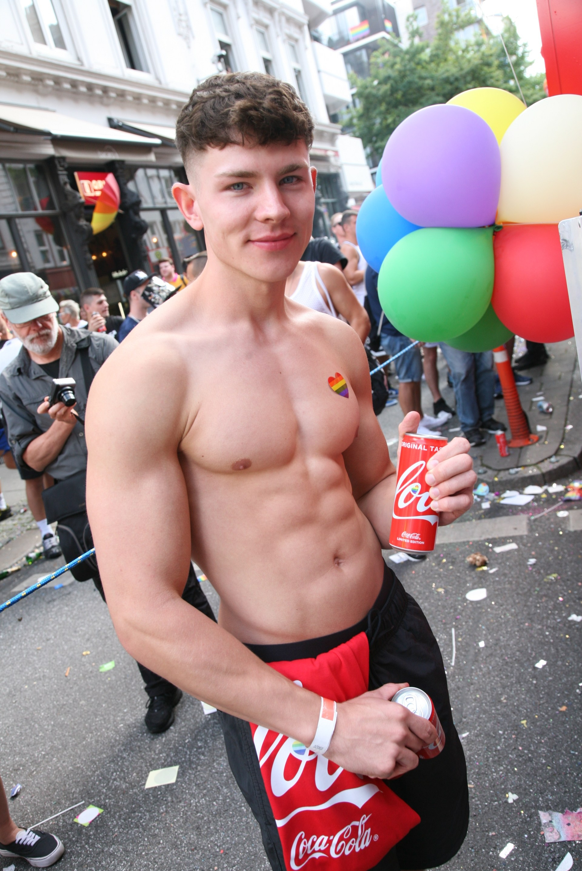 CSD HH 2019 mit ESC kompakt Dancefloor Parade Coca Cola Boy Eye Candy ...