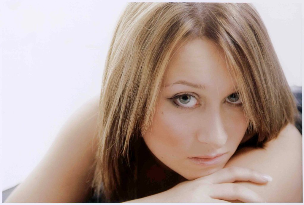 Für Nostalgiker: Zyperns Lisa Andreas veröffentlicht „Stronger Every ...